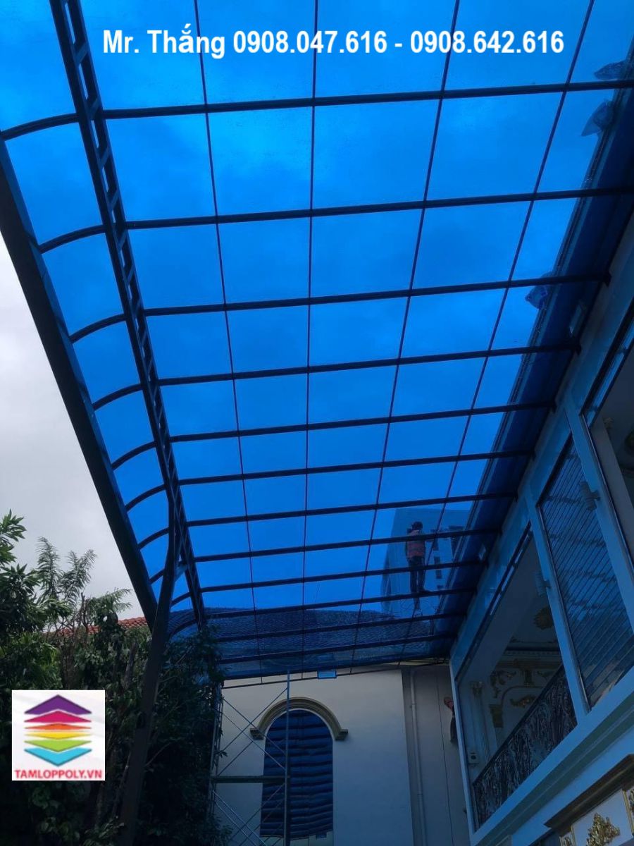 Ứng dụng làm mái canopy của tấm Aluminium, tấm lấy sáng Polycarbonate